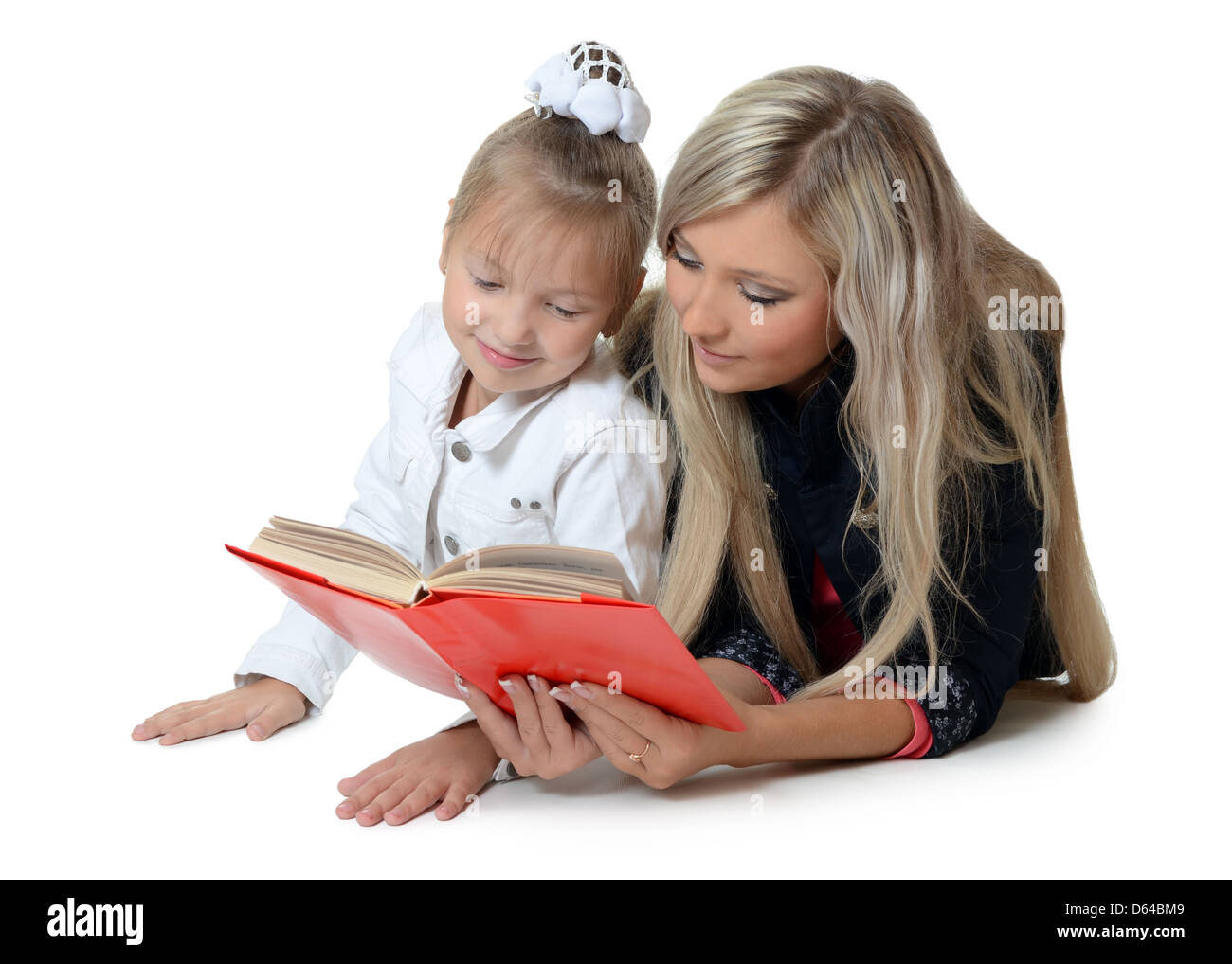 Maman Et Sa Fille Lisent Un Livre Banque Dimages Détourées Alamy