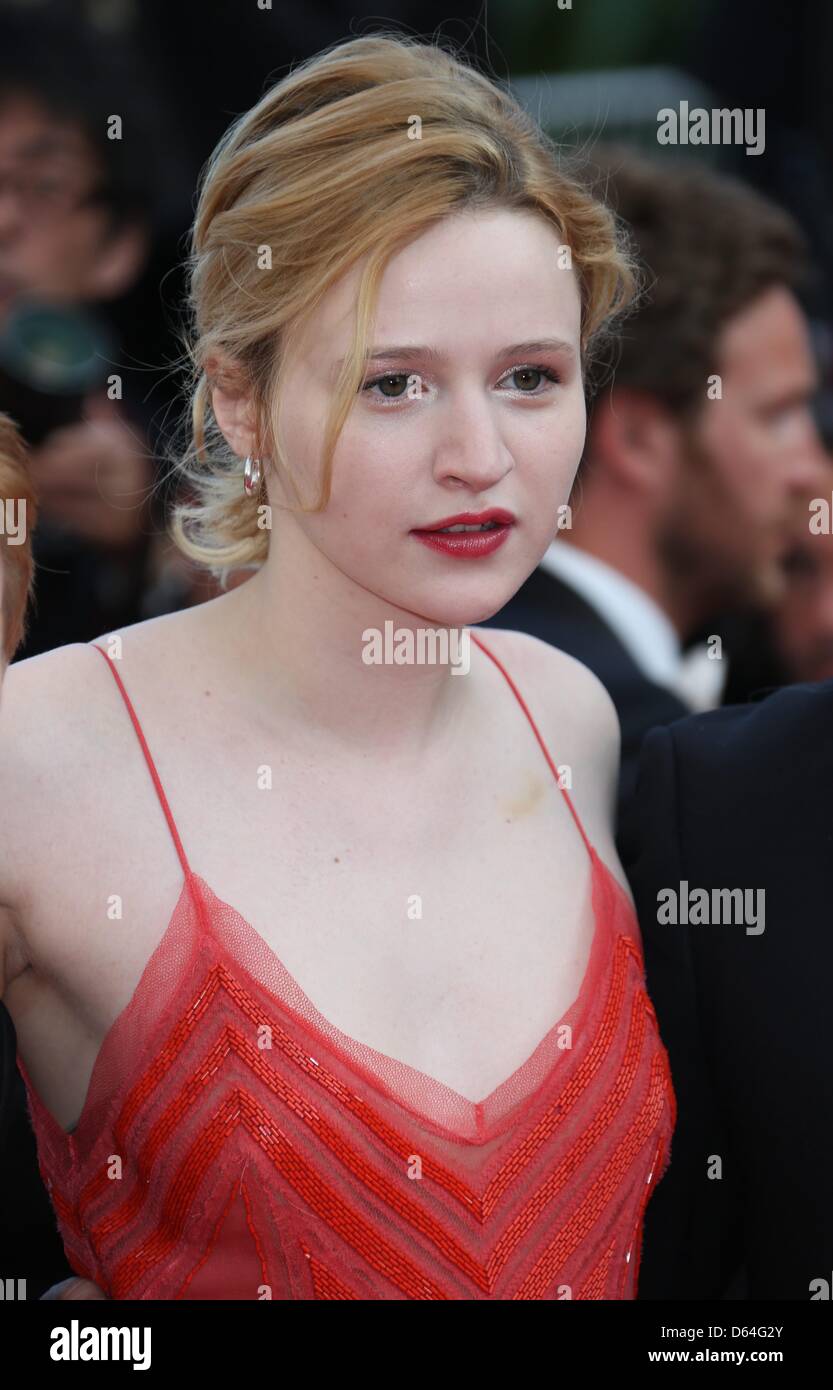 L'actrice Christa Theret arrive à la première de 'Mud' au cours de la ...