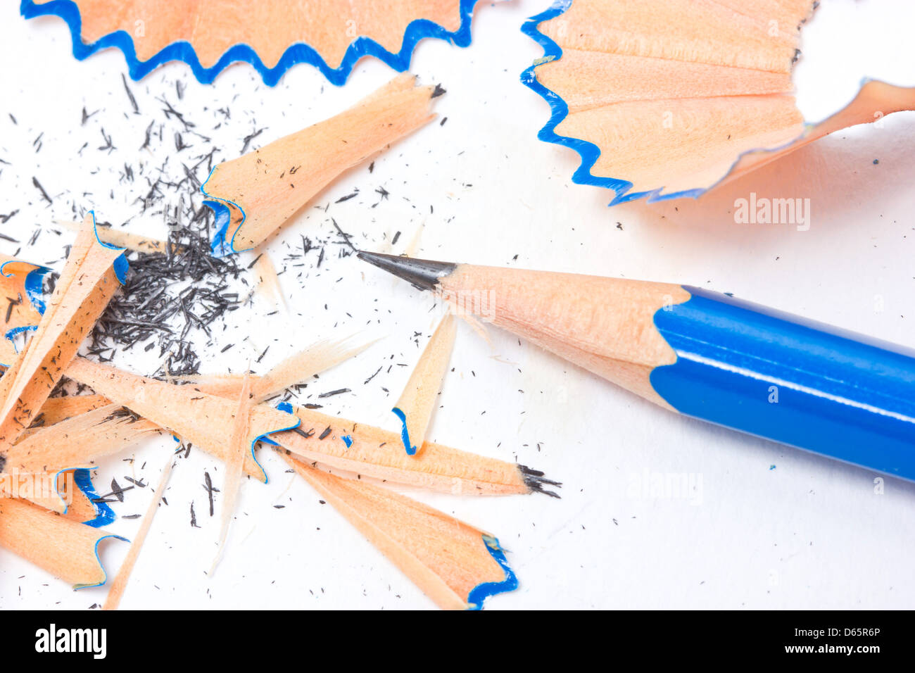 Aiguiser des copeaux de crayon Banque de photographies et d’images à ...