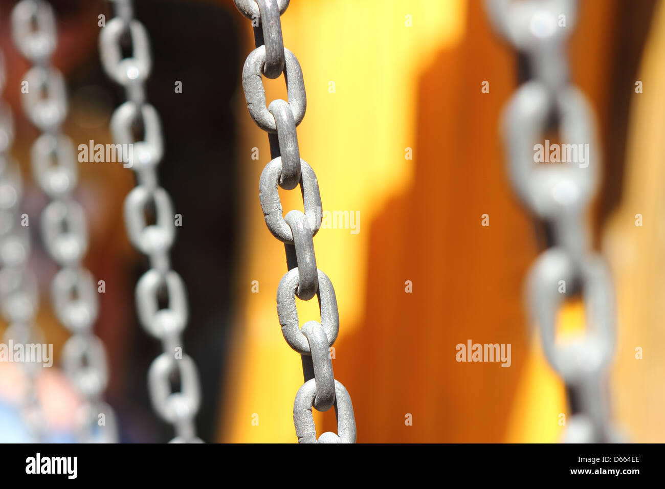 Metal chains Banque de photographies et d’images à haute résolution - Alamy