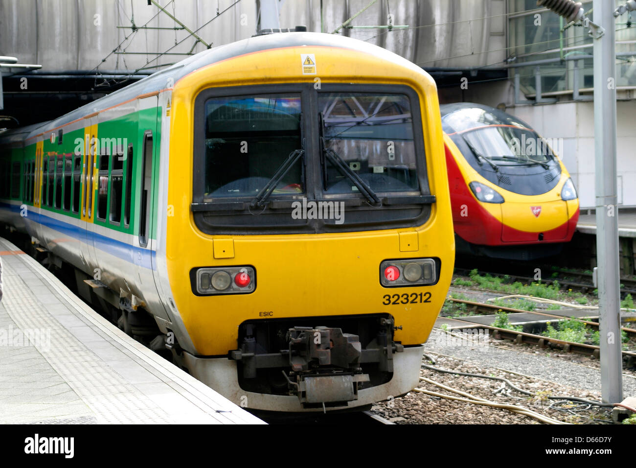 Class 323 Banque de photographies et d’images à haute résolution - Alamy