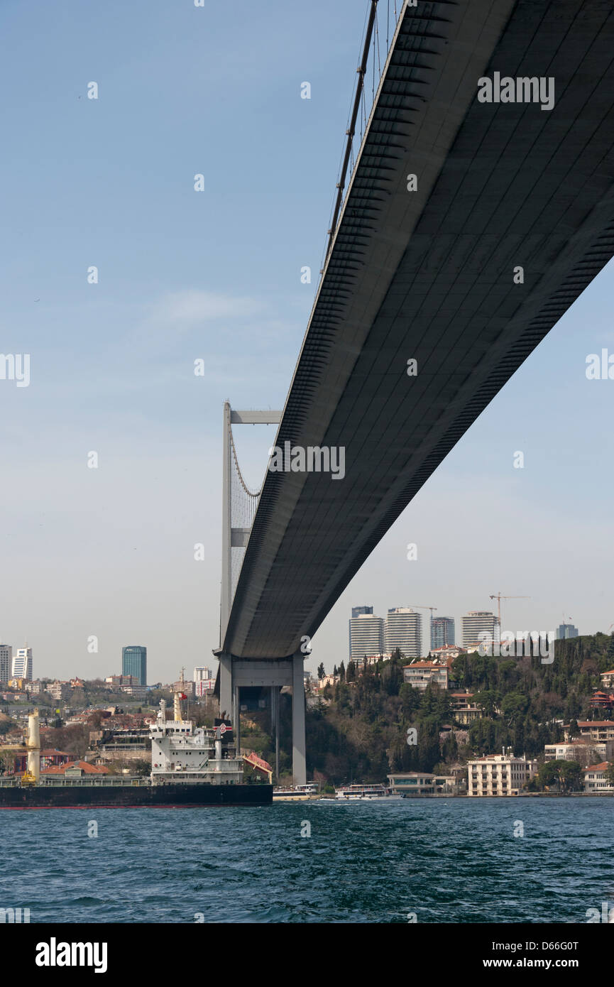 Pont du bosphore et istanbul Banque de photographies et d’images à ...