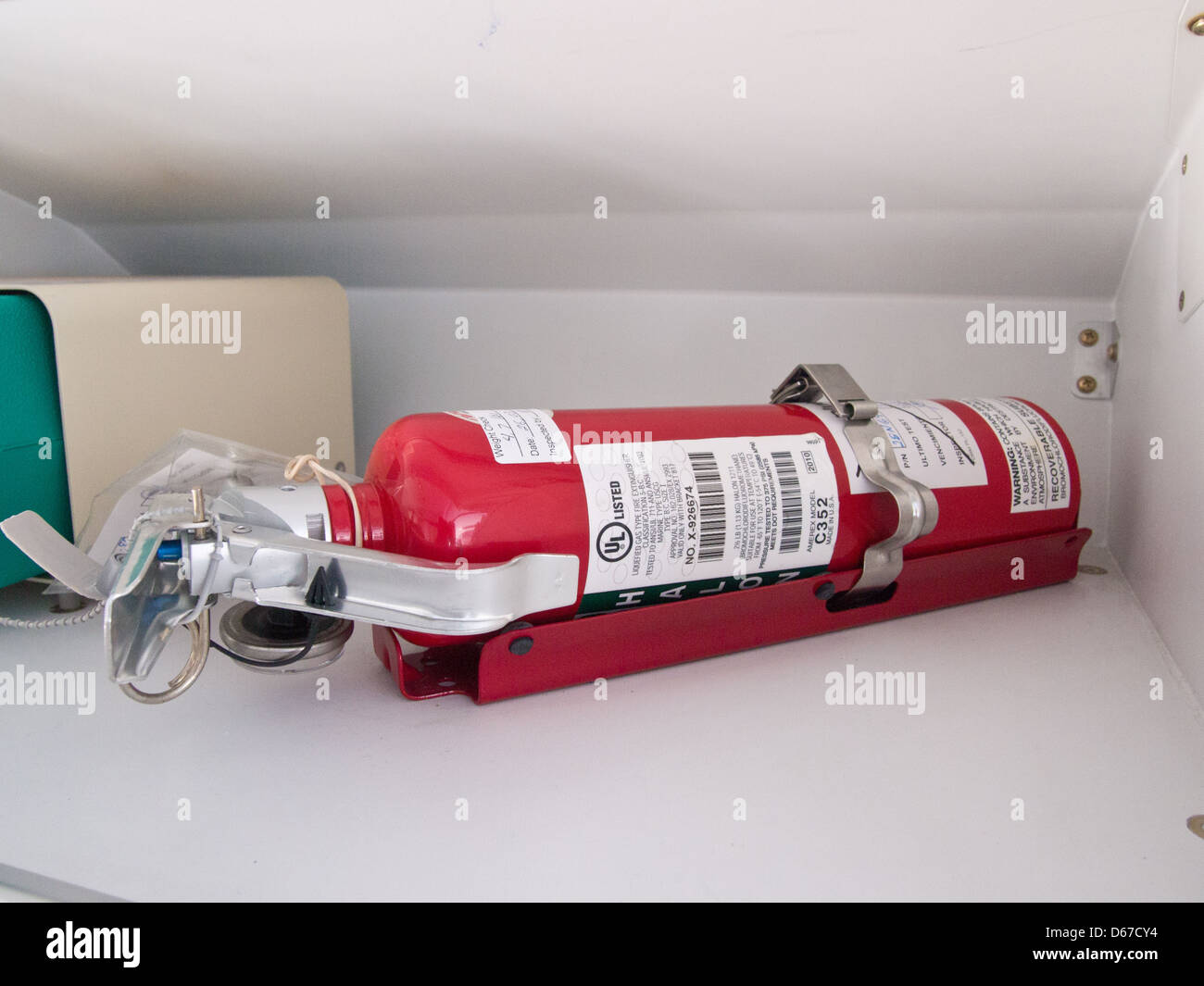 Aircraft fire extinguisher Banque de photographies et d’images à haute ...
