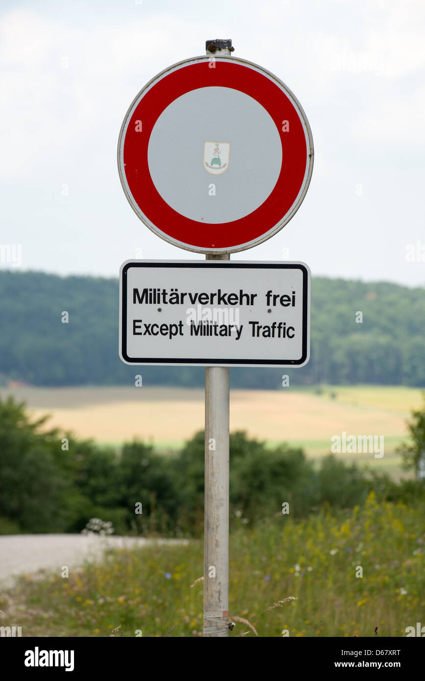 Panneau de signalisation militaire Banque de photographies et d’images ...