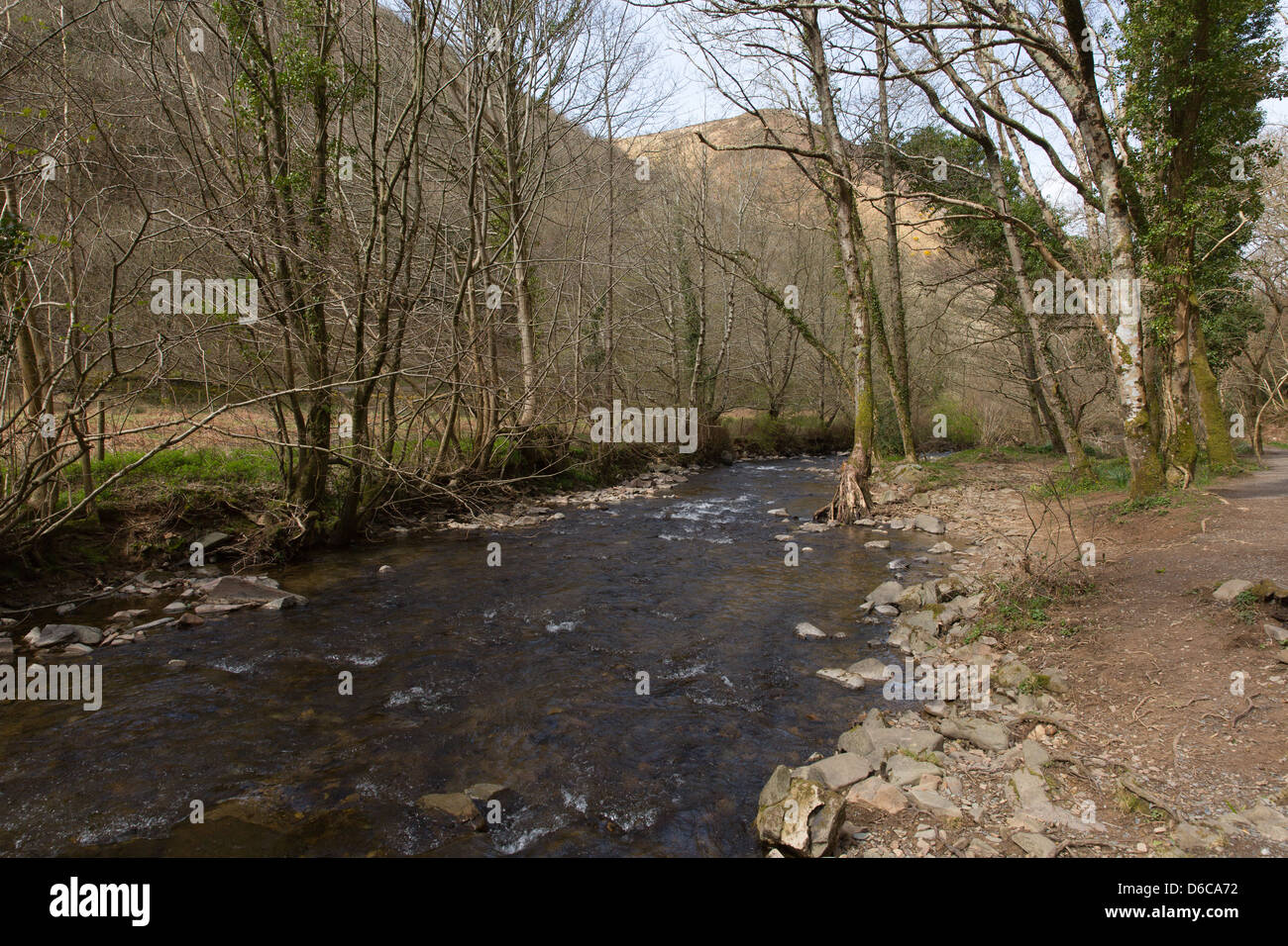 Heddon Valley Parc National d'Exmoor Devon menant à la plage à Heddons ...