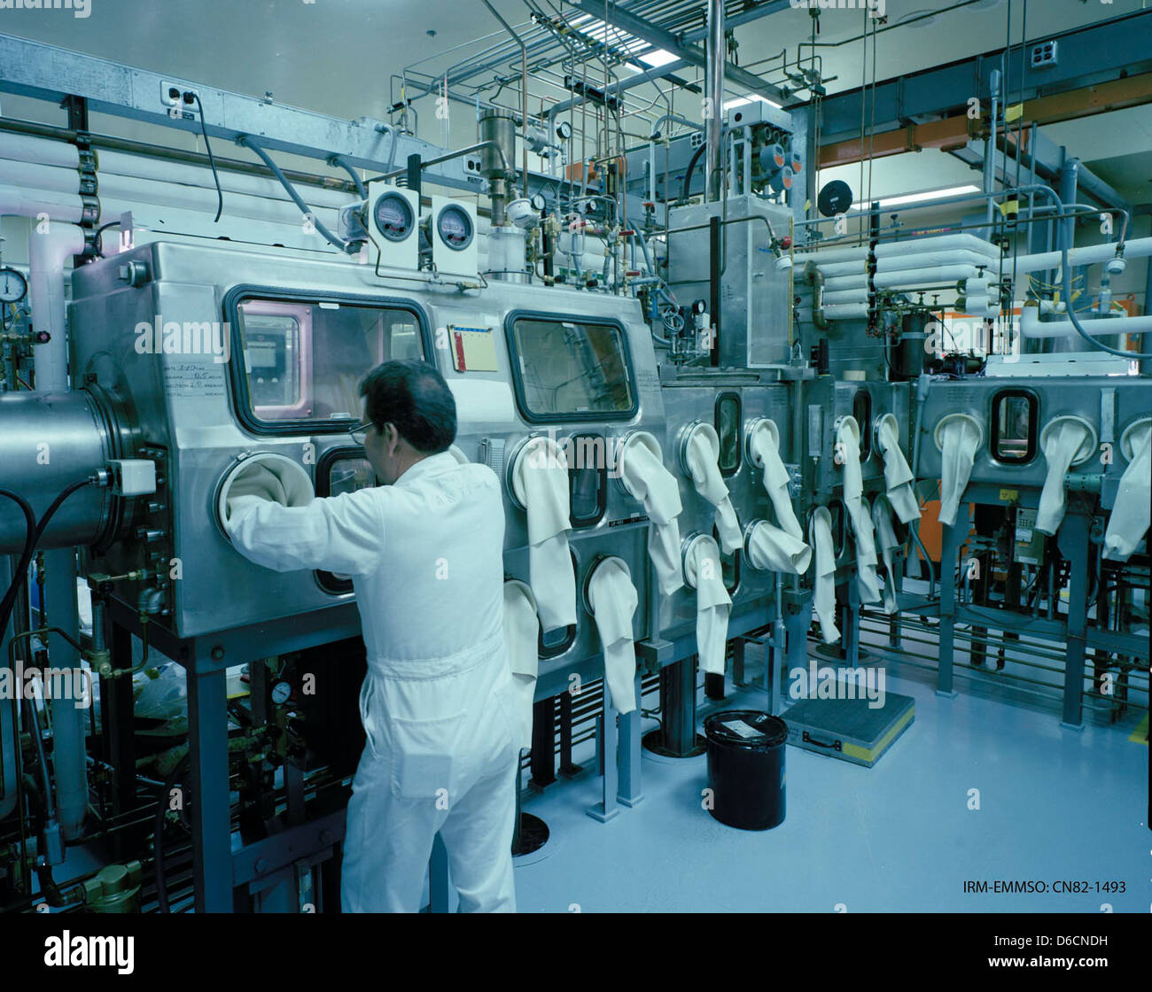 Cette image capture les préparatifs de la Metal Line à TA-55 au laboratoire national de Los ...