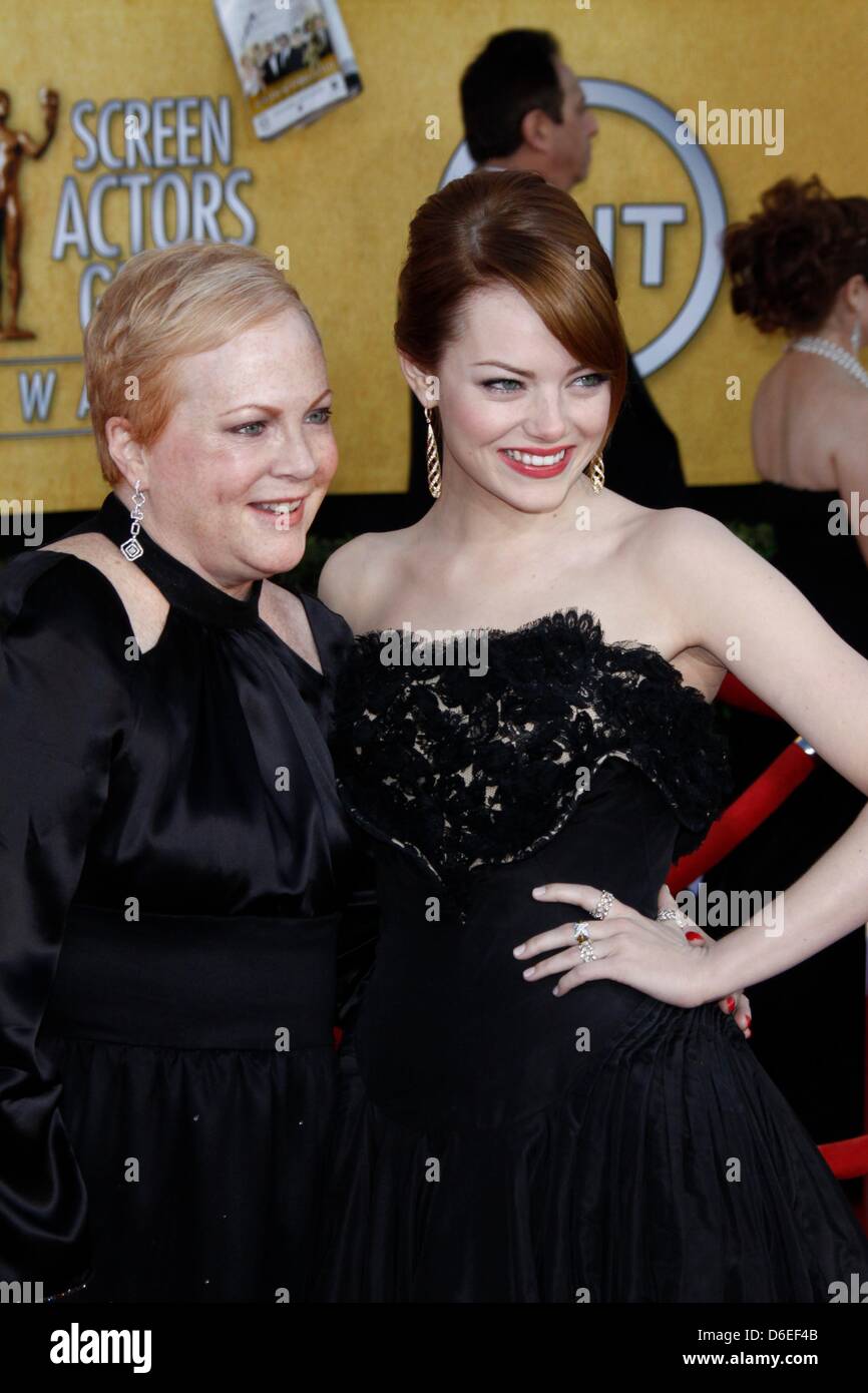 Emma stone and krista stone Banque de photographies et d’images à haute ...