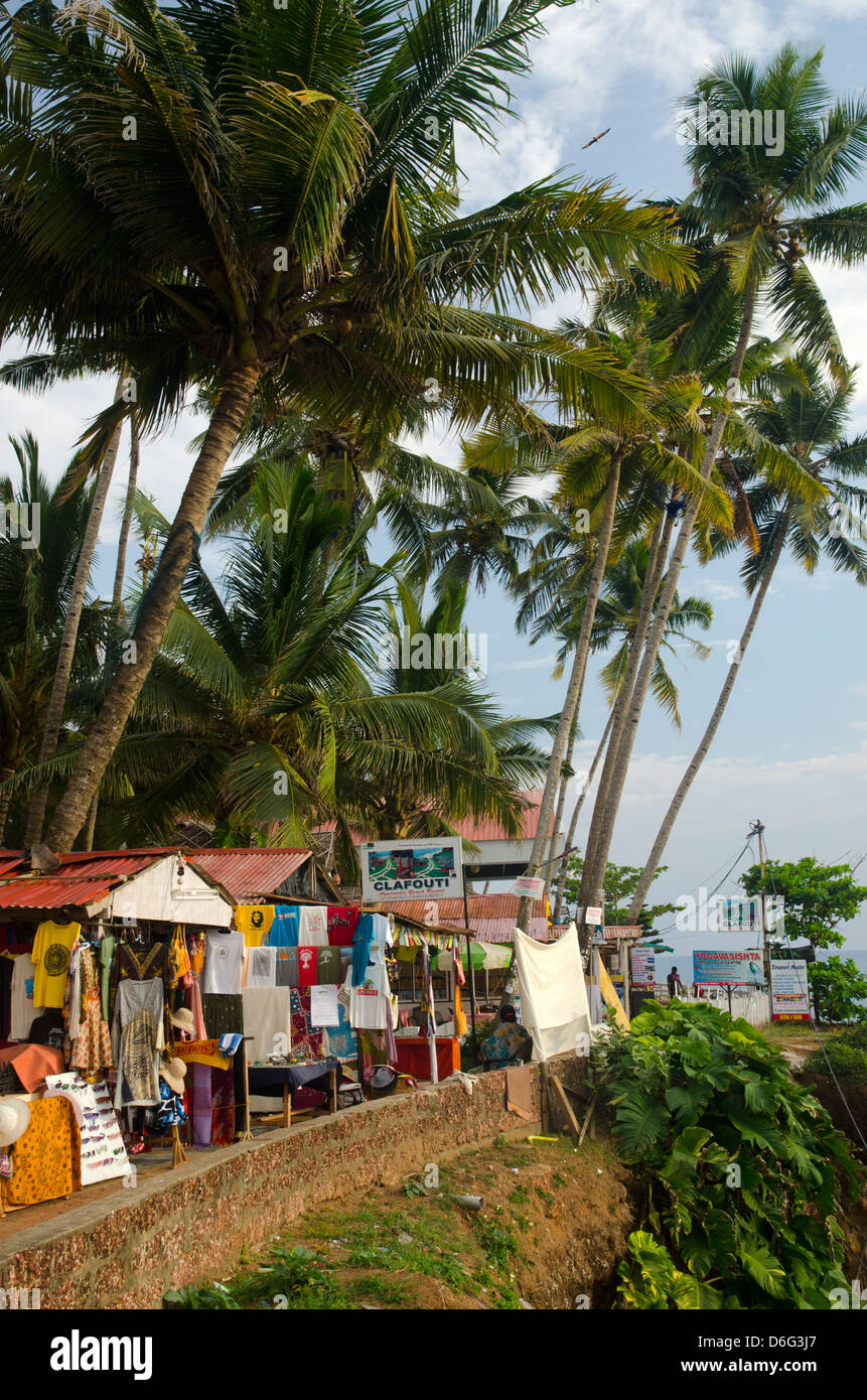 La plage bordée de palmiers de Varkala, Kerala, Inde Photo Stock - Alamy