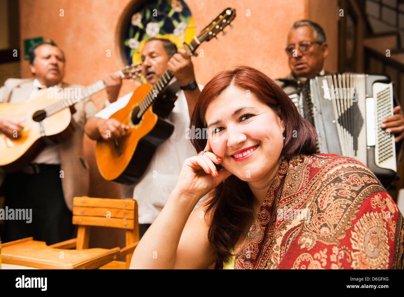 Mariachi singer Banque de photographies et d’images à haute résolution ...