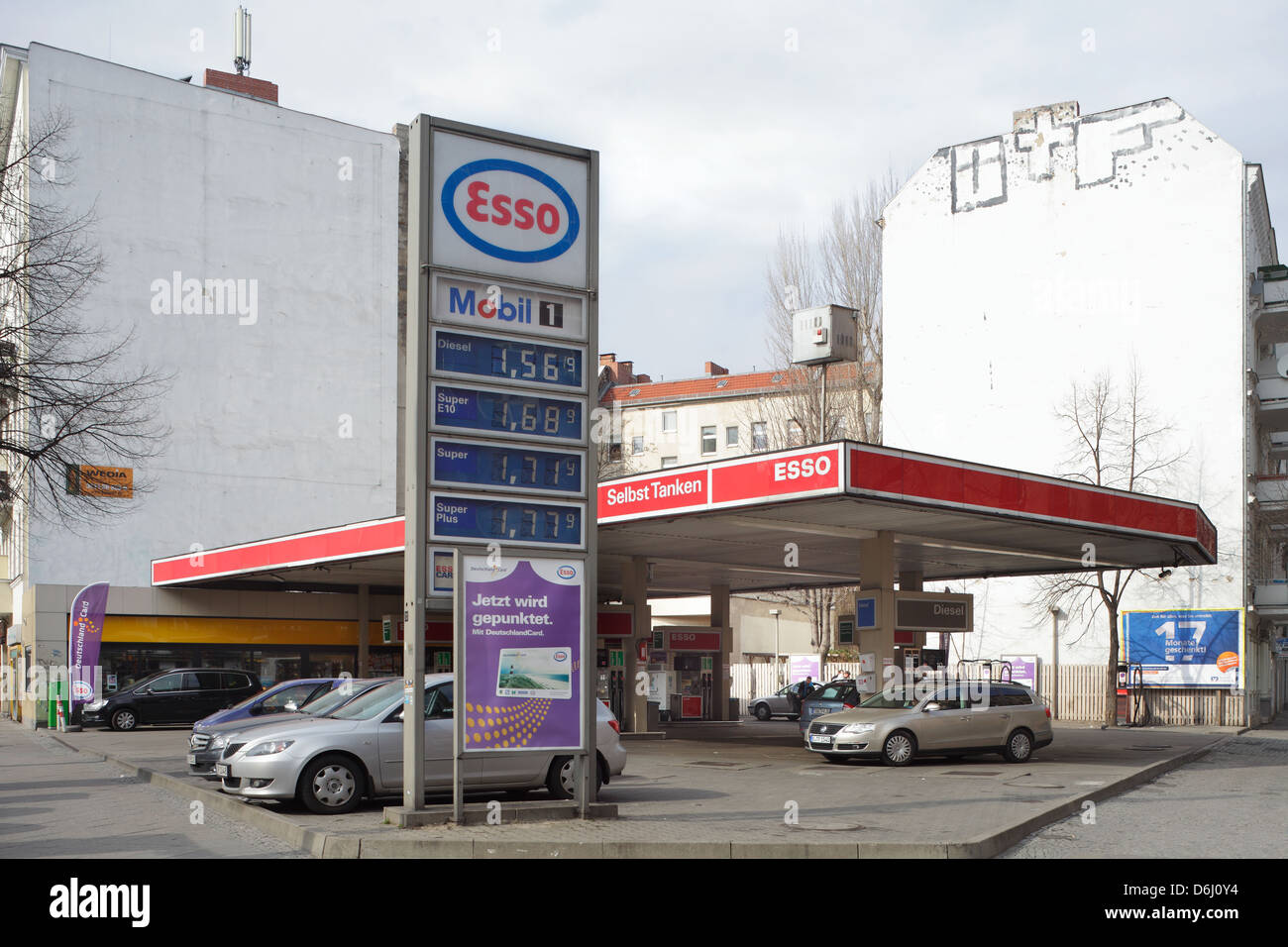 Berlin, Allemagne, station-service Esso à Berlin-Neukoelln Photo Stock ...