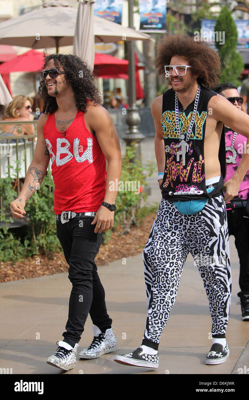 Aka skyblu du groupe Banque de photographies et d’images à haute ...