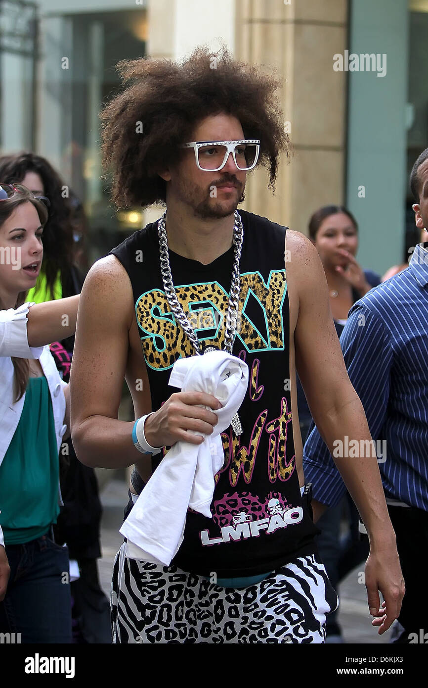 Aka skyblu du groupe Banque de photographies et d’images à haute ...