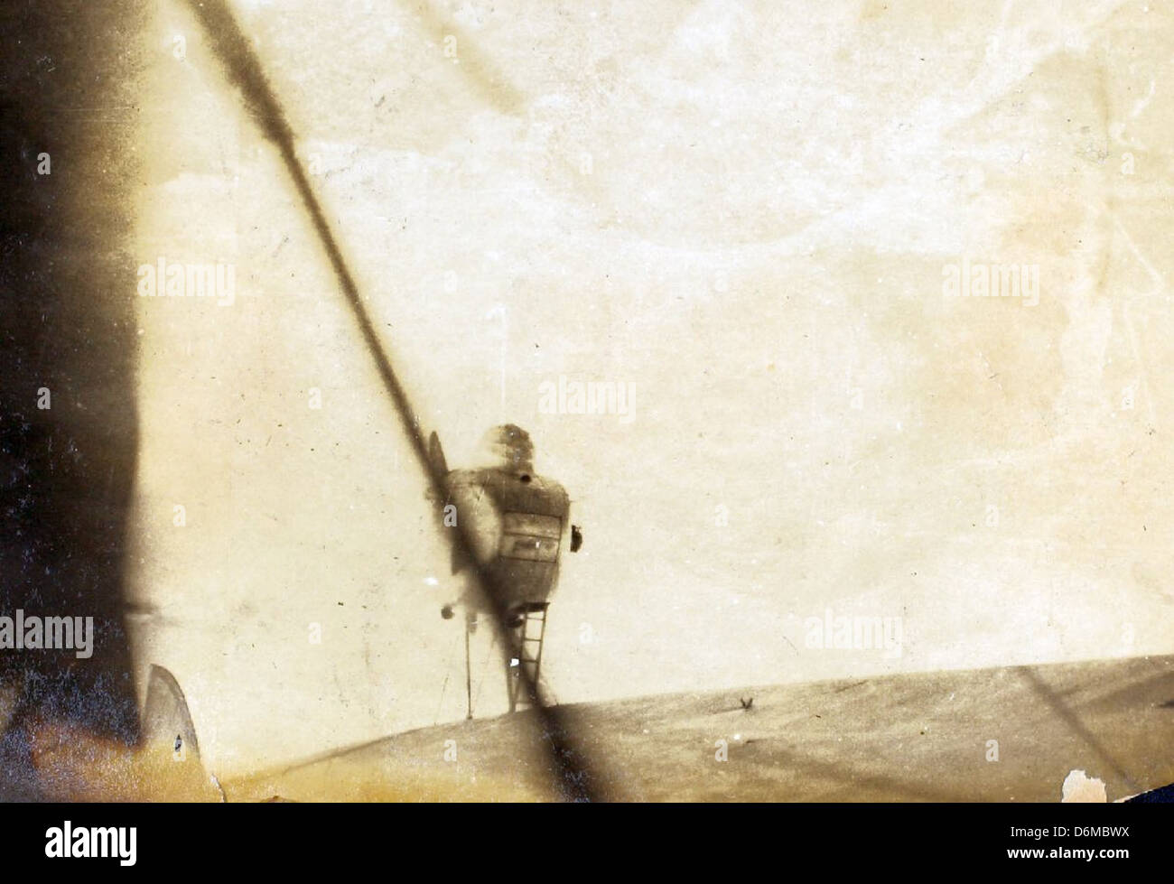 Cette image montre un Zeppelin, un dirigeable emblématique utilisé pour ...