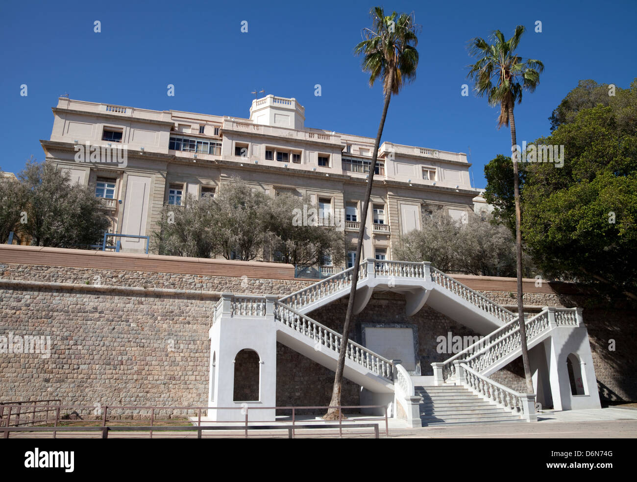 Ensemble d'étapes menant du mur de la ville de Carthagène, Espagne ...