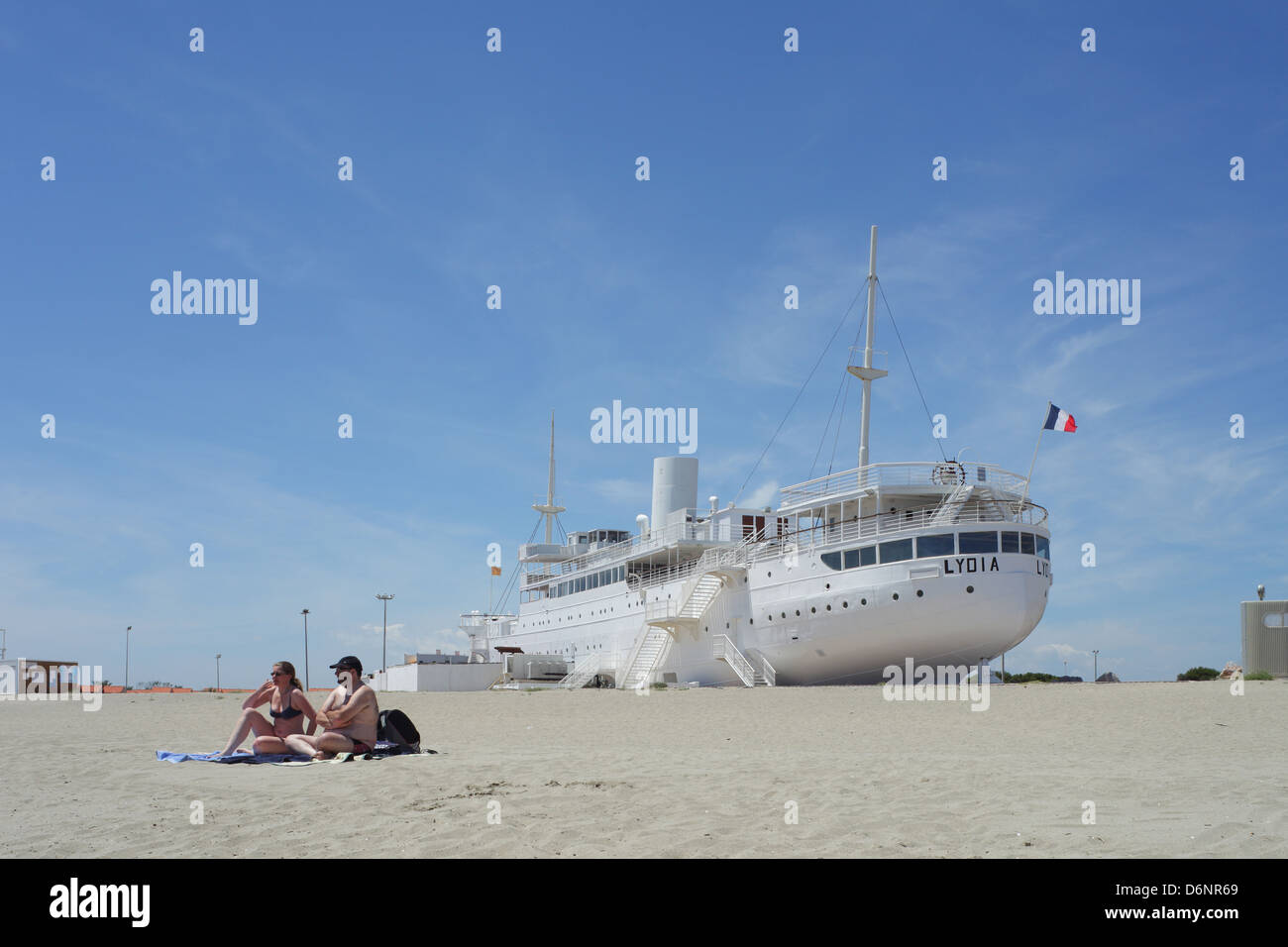 Le Barcarès, France, le navire Lydia on beach Photo Stock - Alamy
