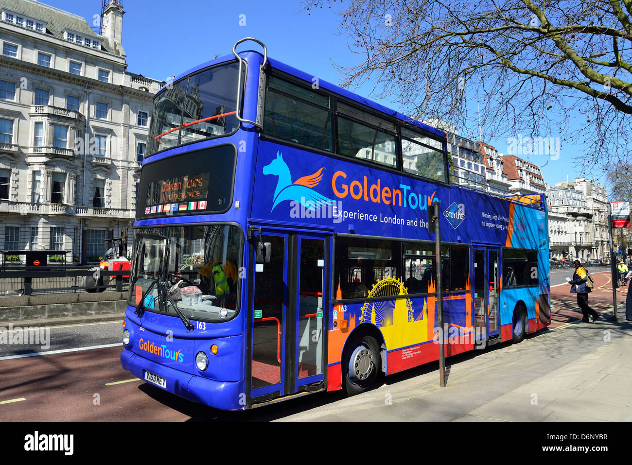 Golden tours bus Banque de photographies et d’images à haute résolution ...