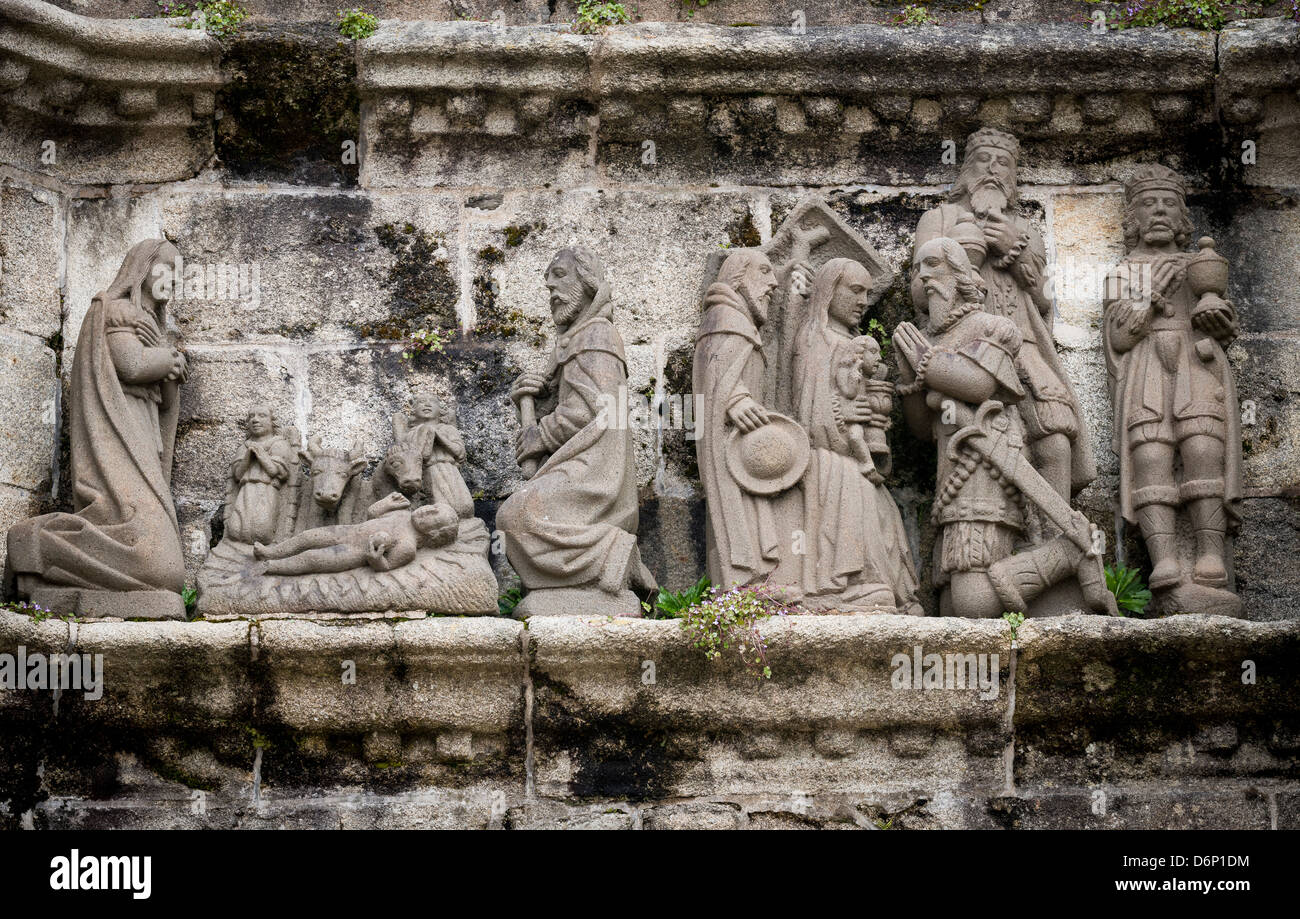 Nativité de Jésus, et adoration des Mages , sur le calvaire de Pleyben ...