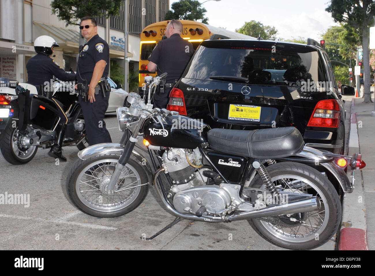 Keanu Reeves' 1973 Norton Commando 750 Une femme motorcycyle , Roxbury ...