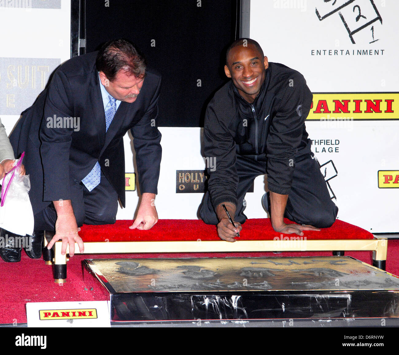 Los Angeles Lakers star, Kobe Bryant, devient le premier athlète à ...