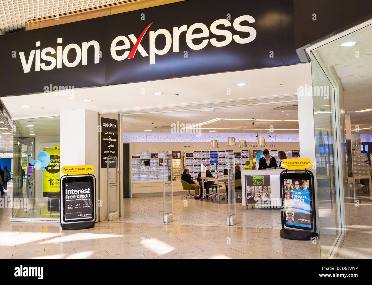 Vision express high street shop Banque de photographies et d’images à ...