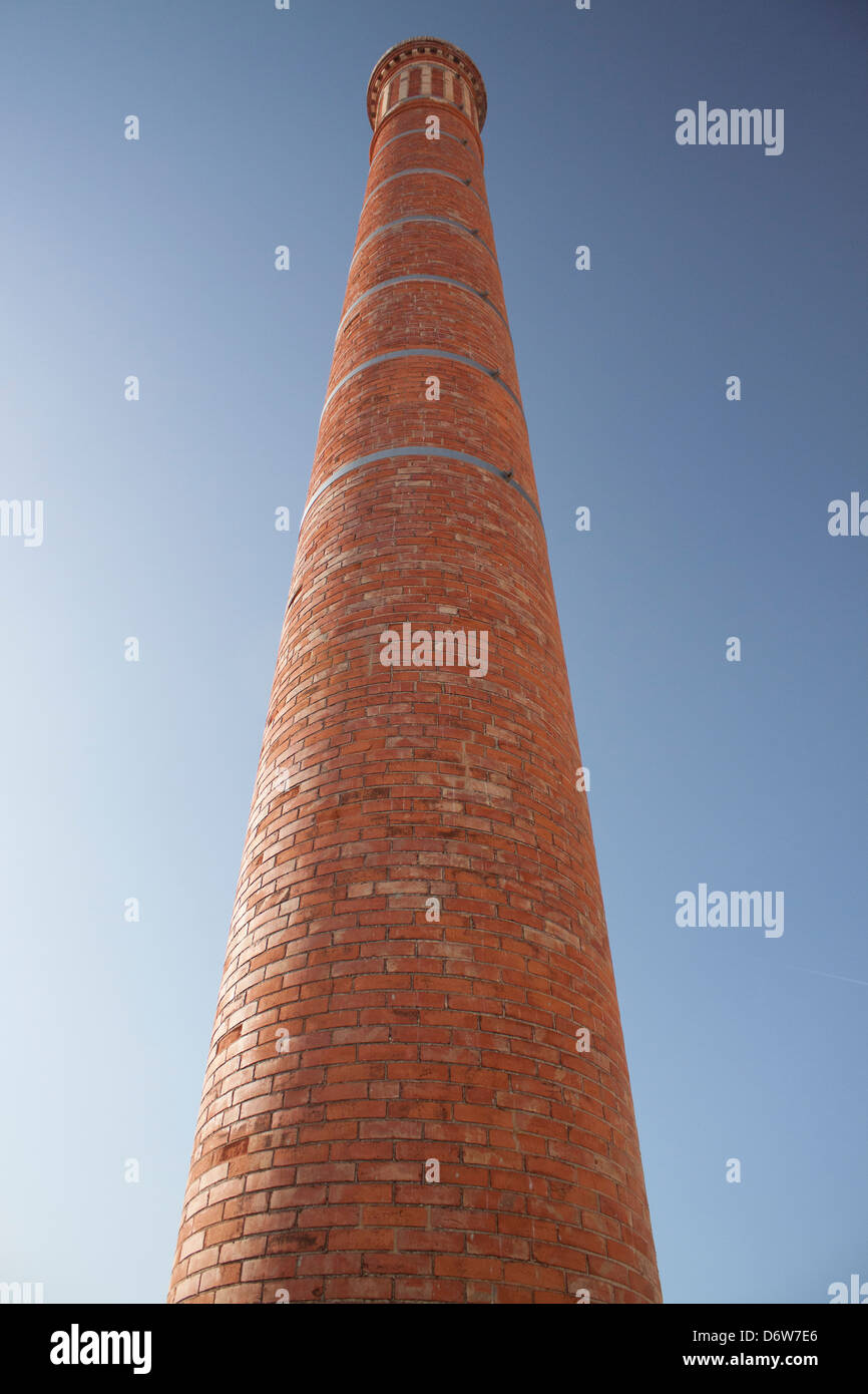 Red brick chimney Banque de photographies et d’images à haute ...