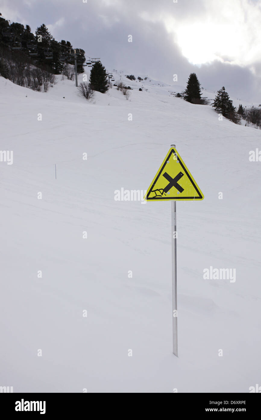 Triangular warning sign Banque de photographies et d’images à haute ...
