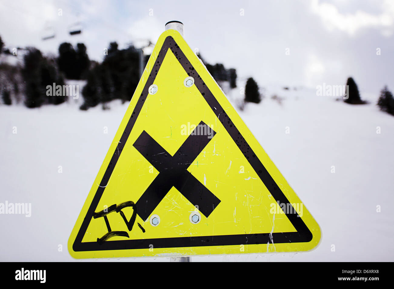 Triangular warning sign Banque de photographies et d’images à haute ...