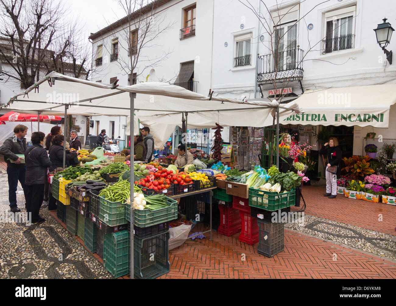 La place du marché de la Plaza Larga, dans le centre de l'Albaicin ...