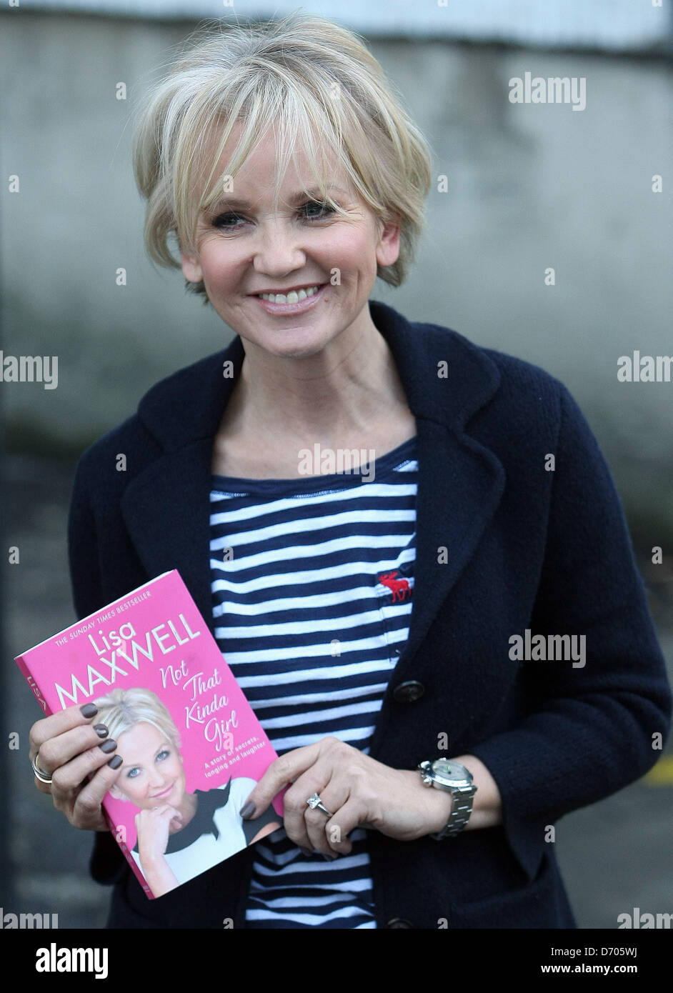 Lisa maxwell devant les studios itv londres Banque de photographies et ...