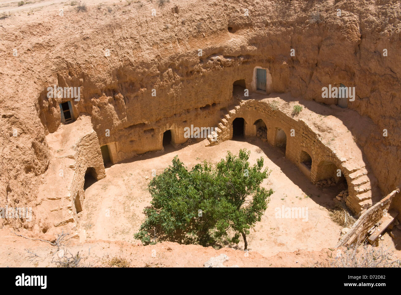 Habitations troglodytes (maisons construites sous terre), Matmata ...