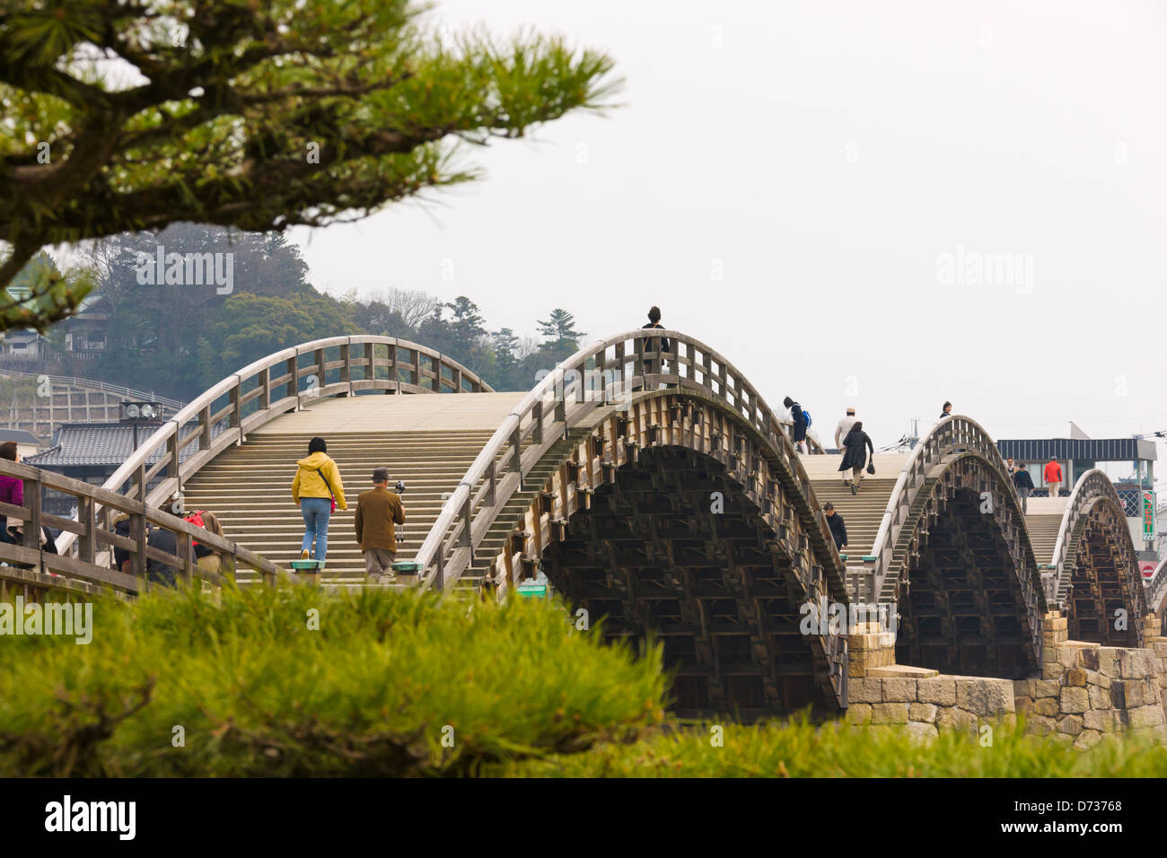 Pont Kintai-kyo, pont en arc en bois historique, le Japon Iwakuni Photo ...