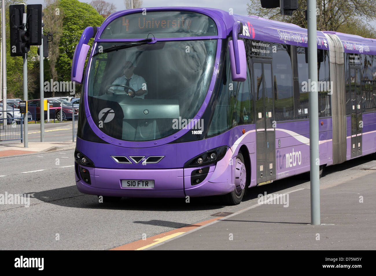 Bendy bus Banque de photographies et d’images à haute résolution - Alamy