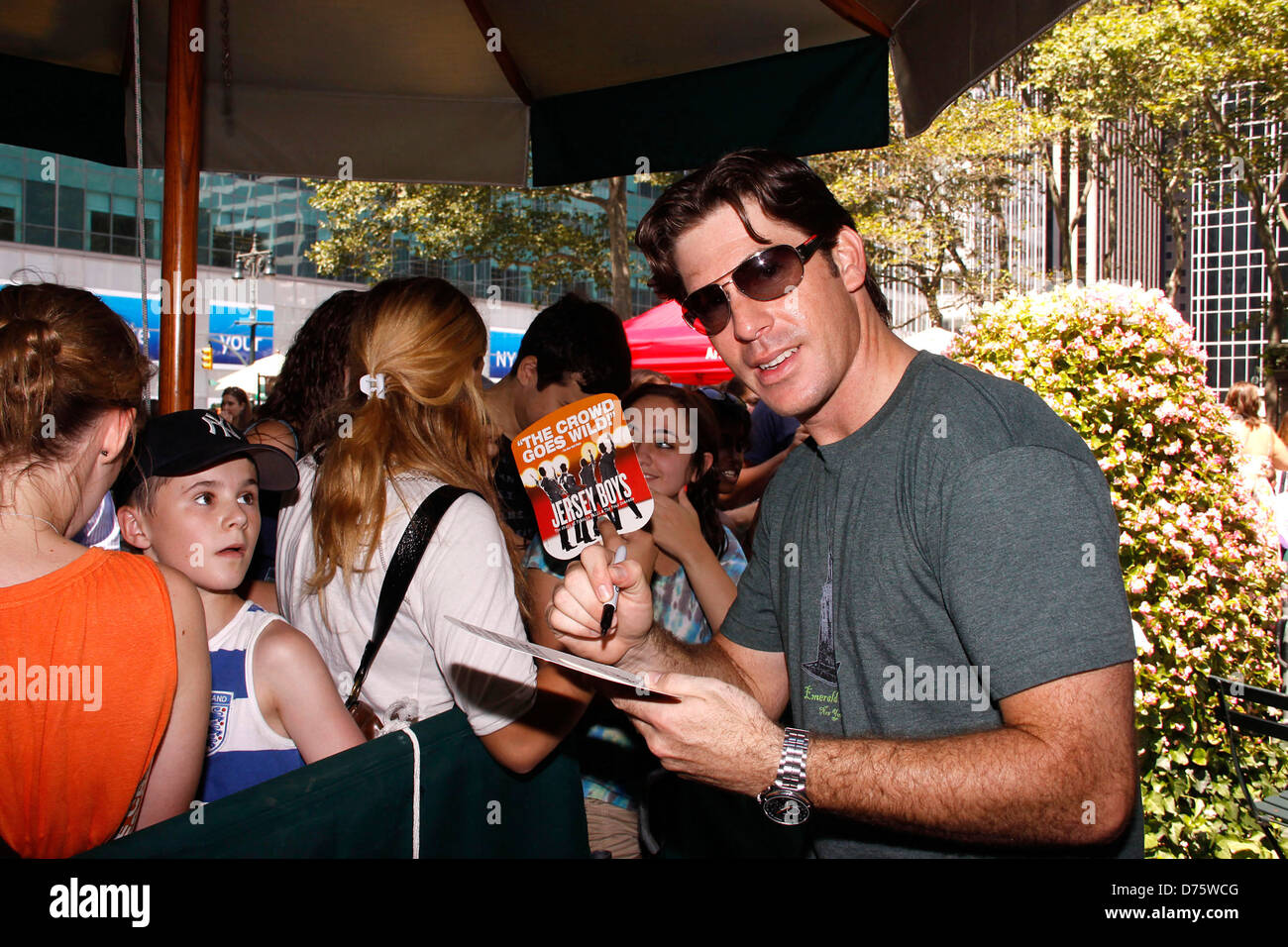 Richard H. Blake de méchants, signe des autographes pour les fans tout ...