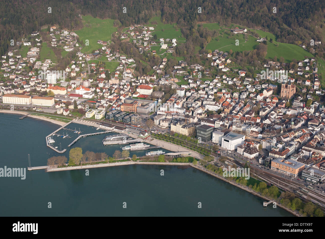 VUE AÉRIENNE.Ville de Bregenz sur le côté est du lac de Constance.Lac ...