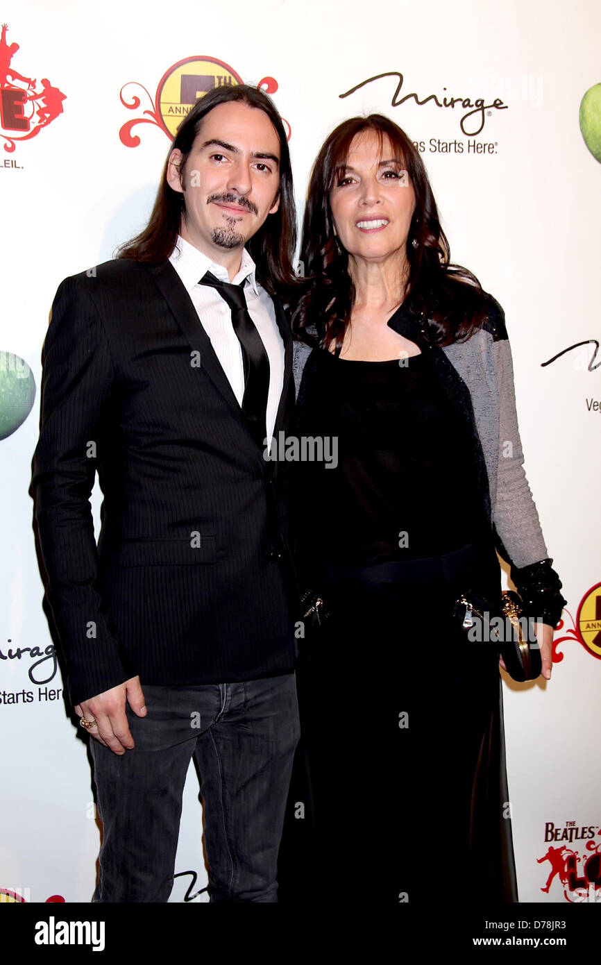 Dhani harrison and olivia harrison Banque de photographies et d’images ...