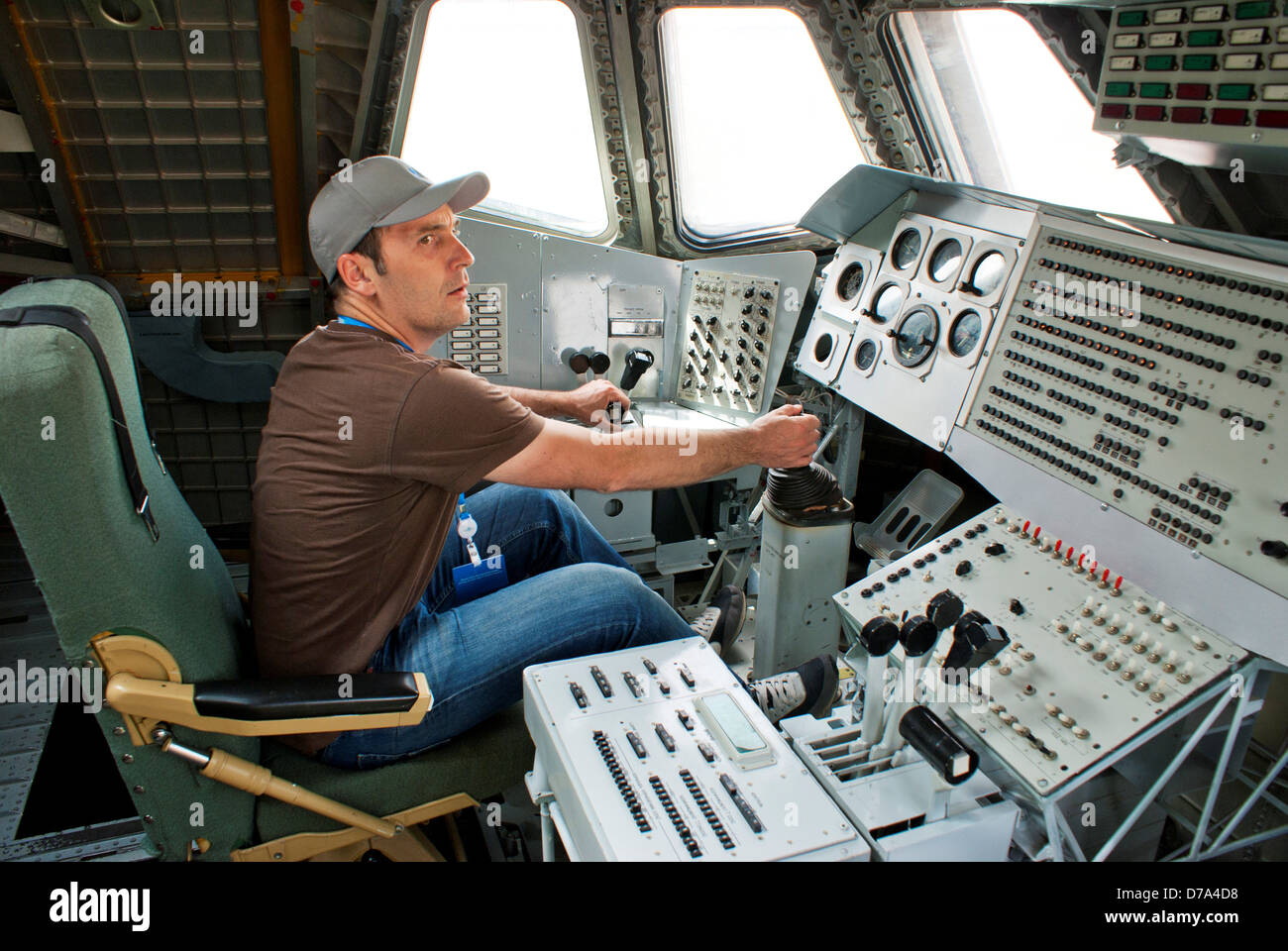 L'homme aux commandes de la navette spatiale russe Bourane à Baïkonour Musée de l'espace du ...