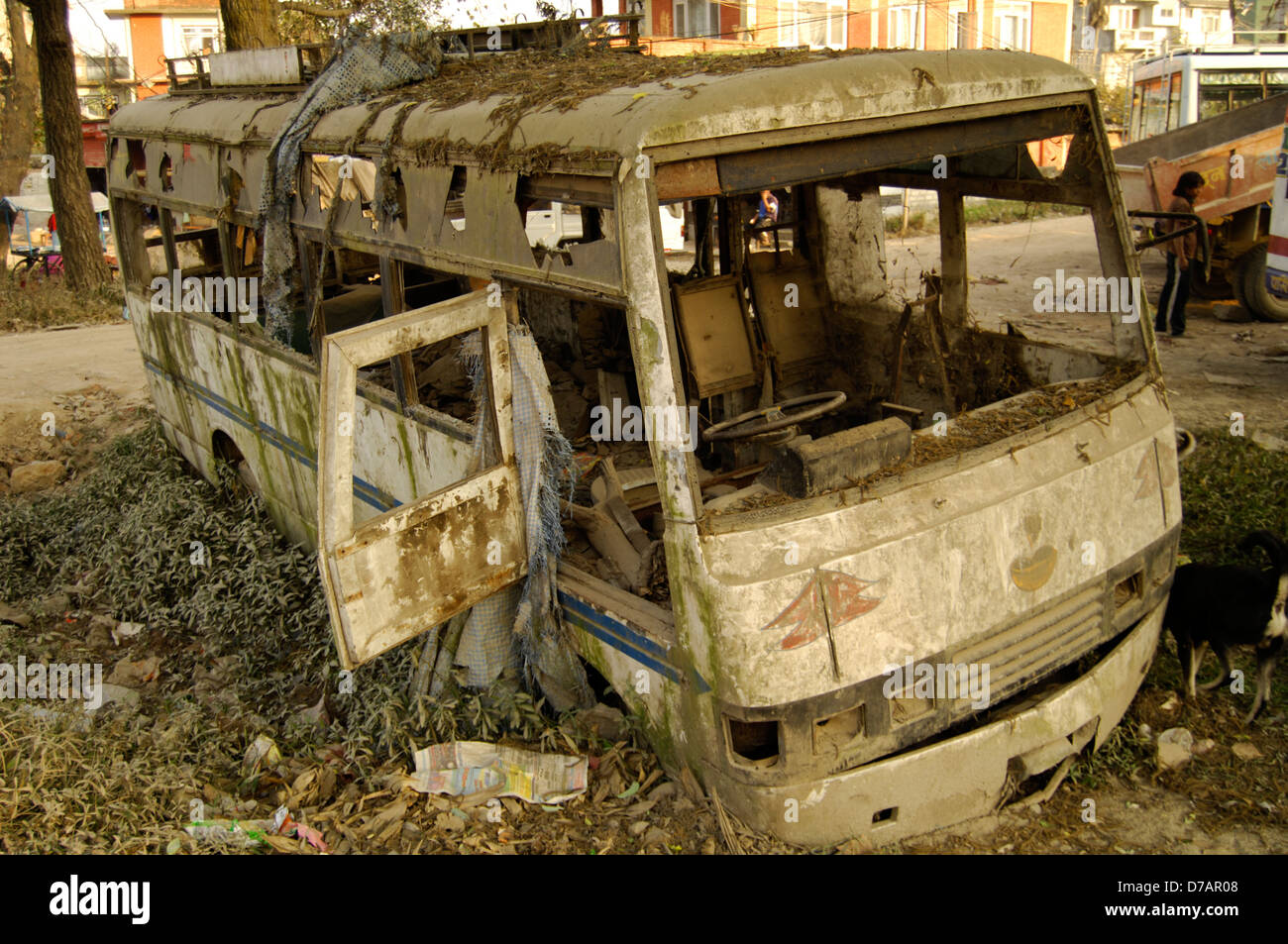 épave de bus Banque de photographies et d’images à haute résolution - Alamy