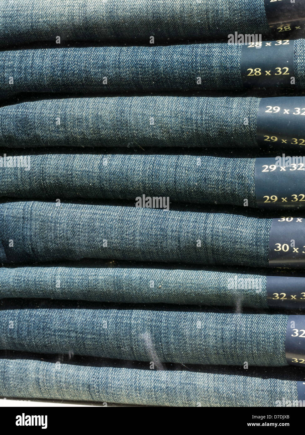 Denim wear Banque de photographies et d’images à haute résolution - Alamy