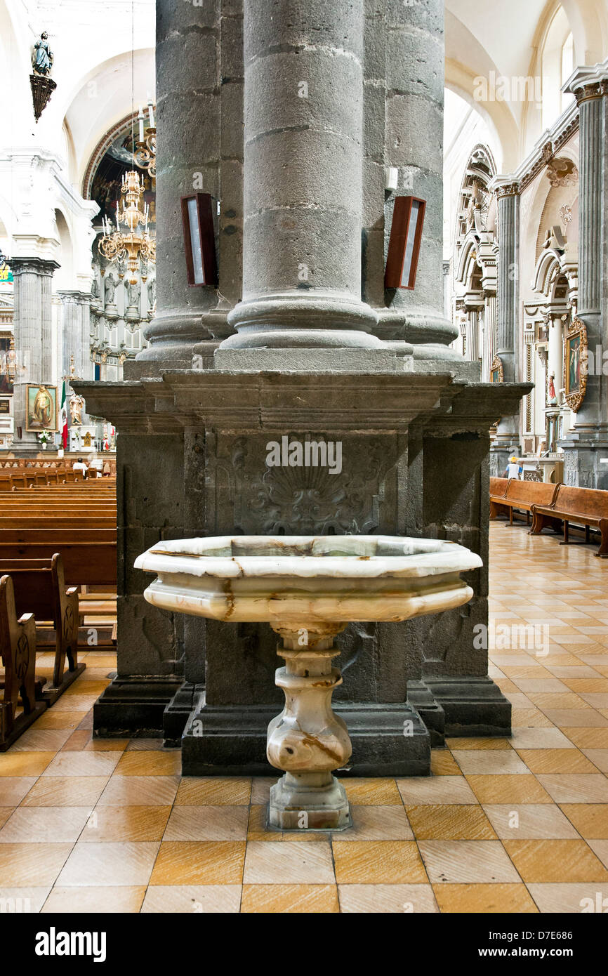 Font basin Banque de photographies et d’images à haute résolution - Alamy