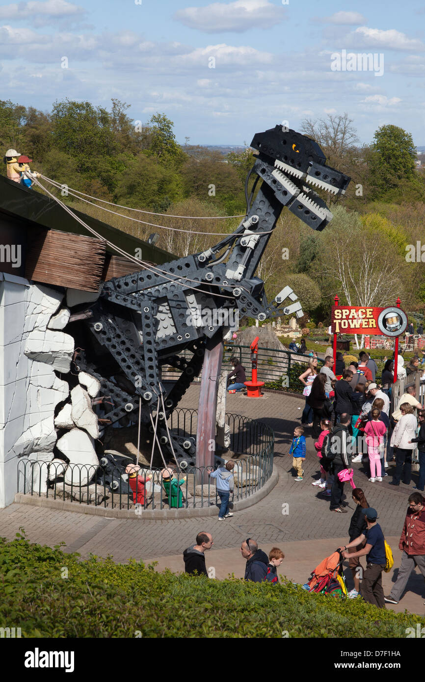 Lego géant dinosaure Tyrannosaurus Rex à Legoland Windsor resort ...