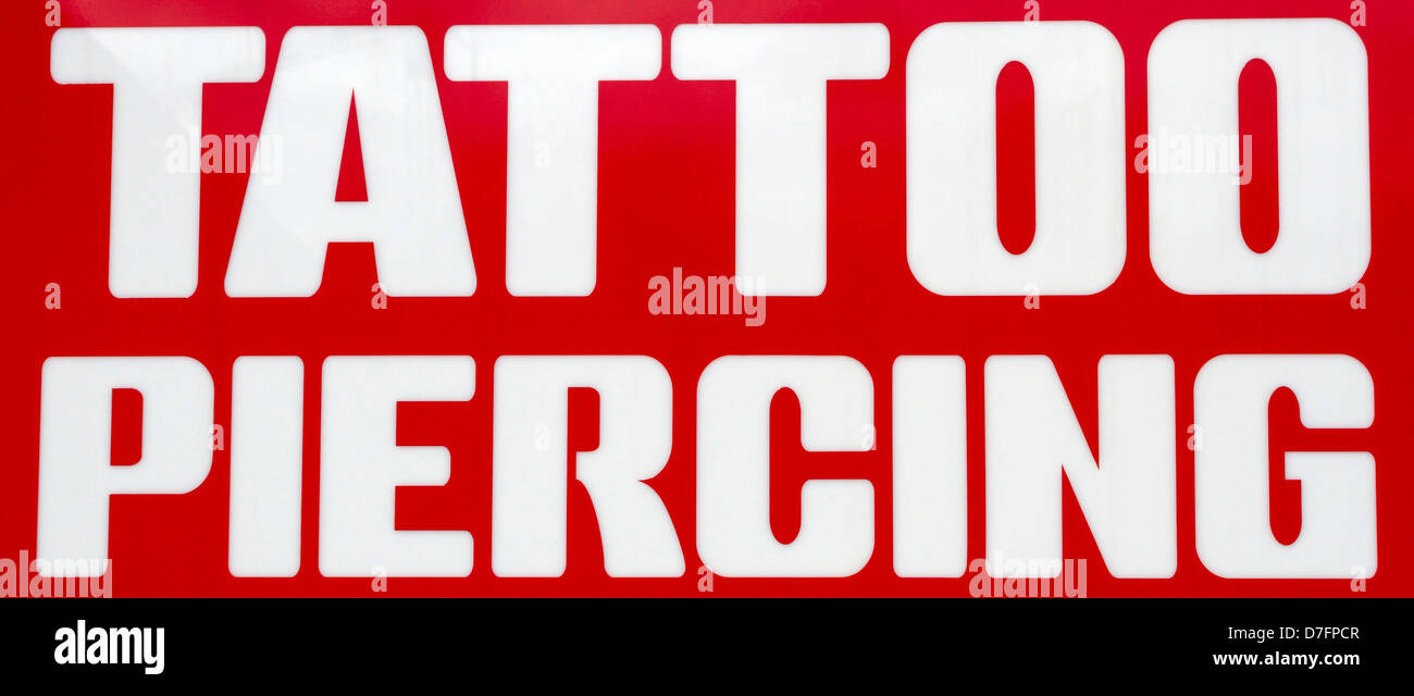 Tatouage piercing Banque de photographies et d’images à haute ...
