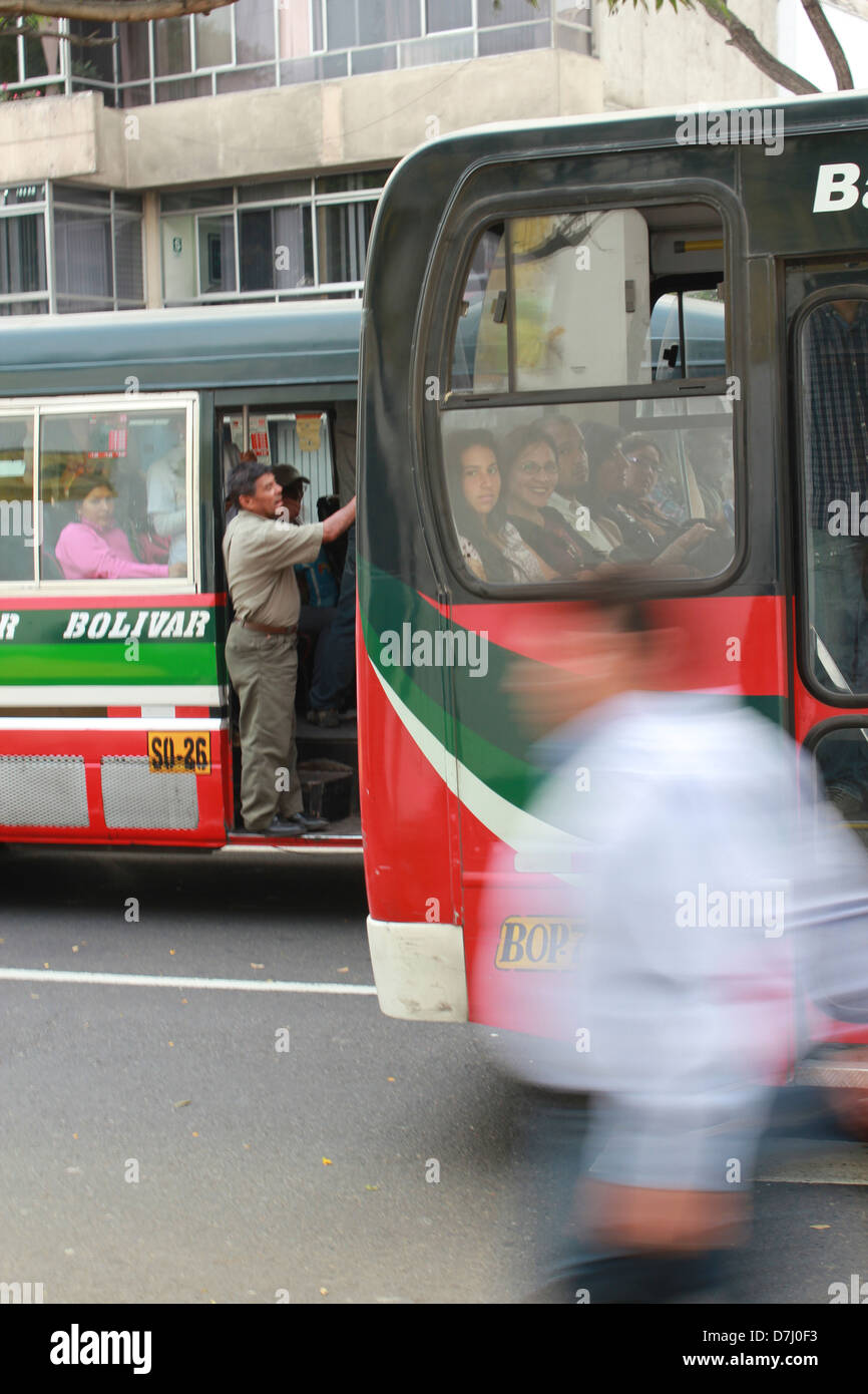 Lima bus Banque de photographies et d’images à haute résolution - Alamy