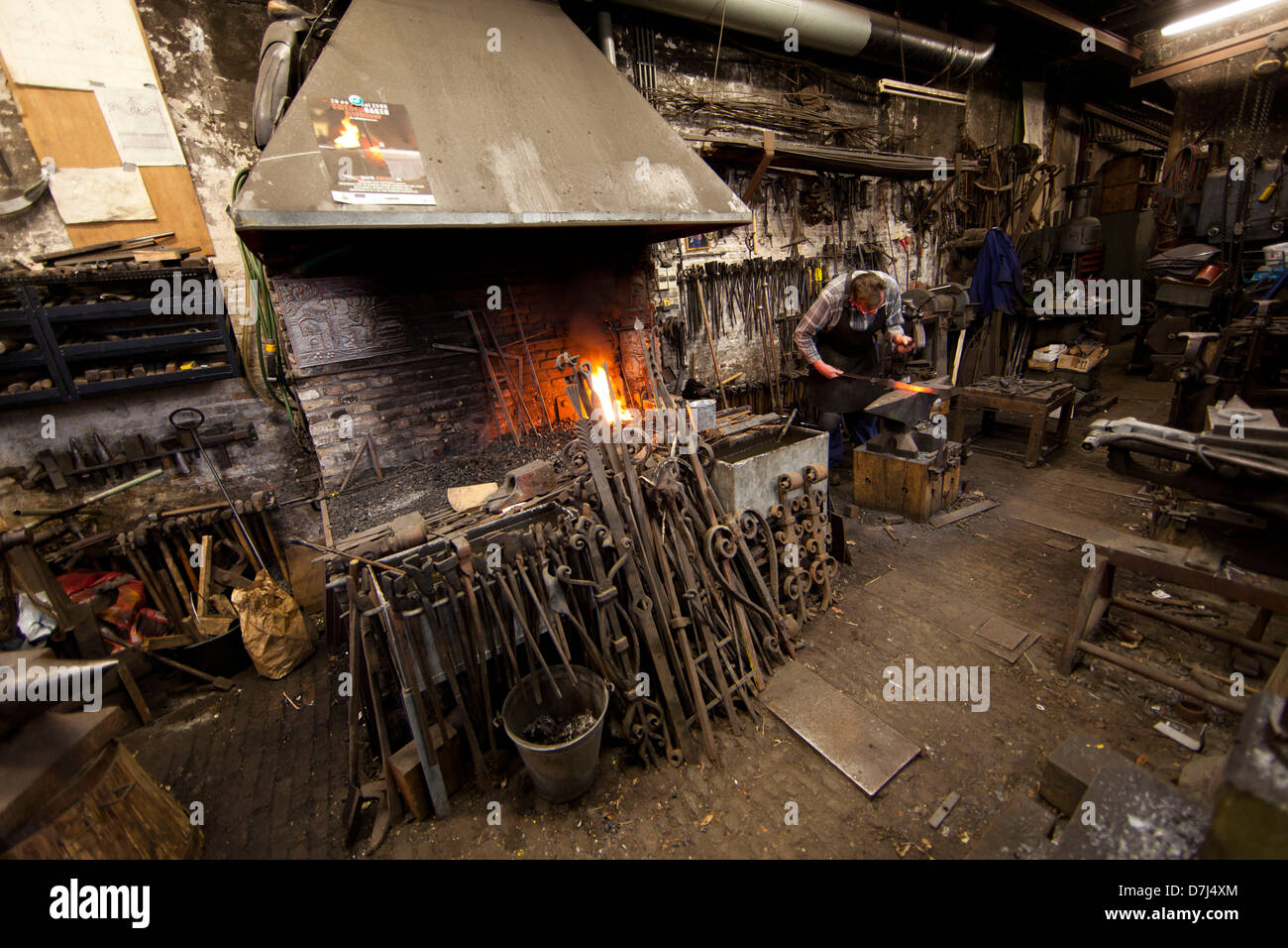 Atelier De Forgeron Banque d'image et photos - Page 3 - Alamy