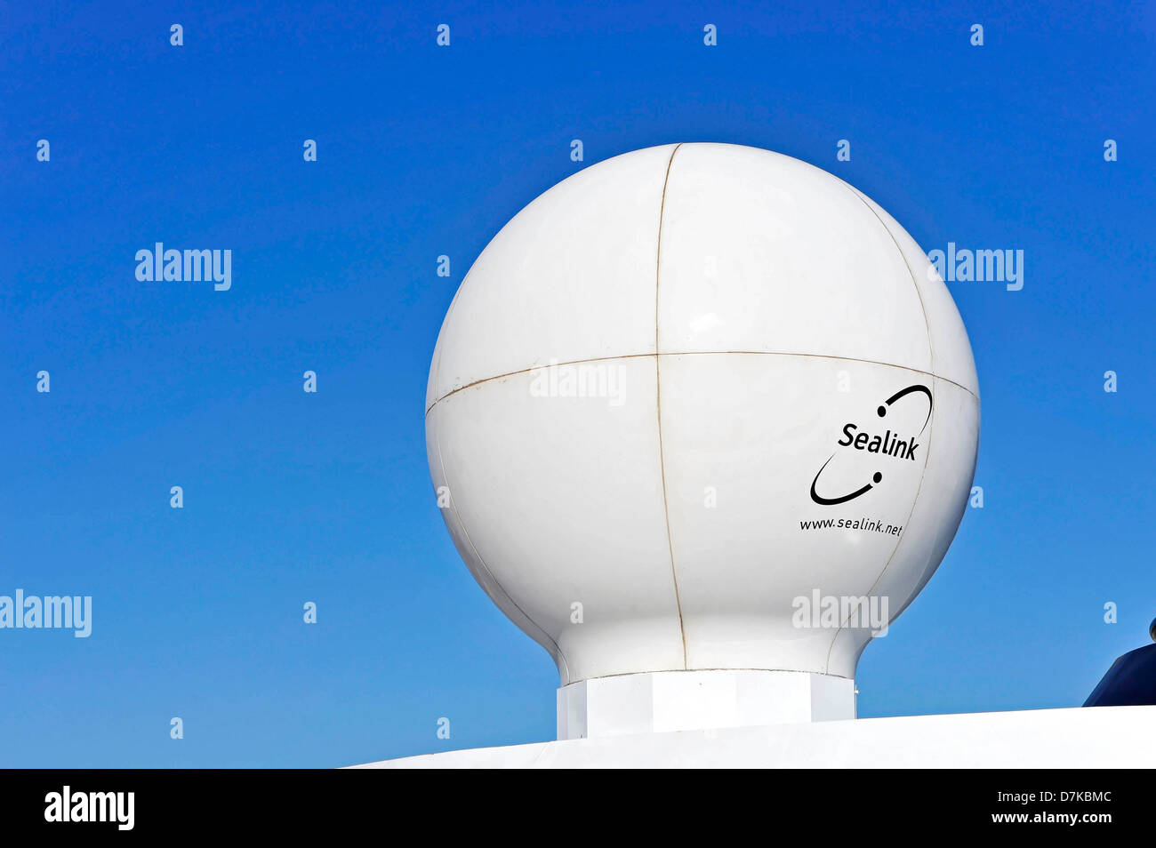 Le radar d'un navire de croisière Photo Stock - Alamy