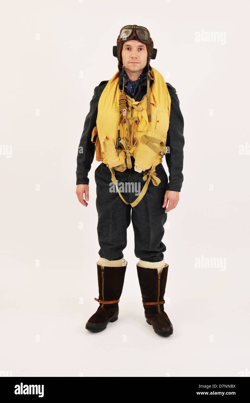 WW2 pilote RAF/membre d'équipage le port du casque de vol & 'Mae West ...