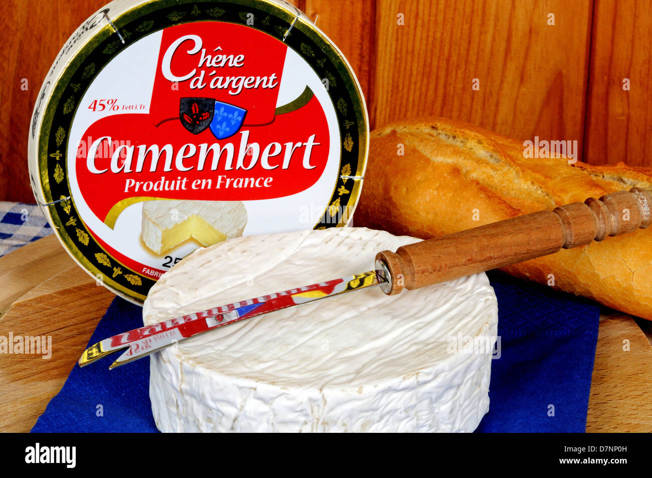 Camembert box Banque de photographies et d’images à haute résolution ...