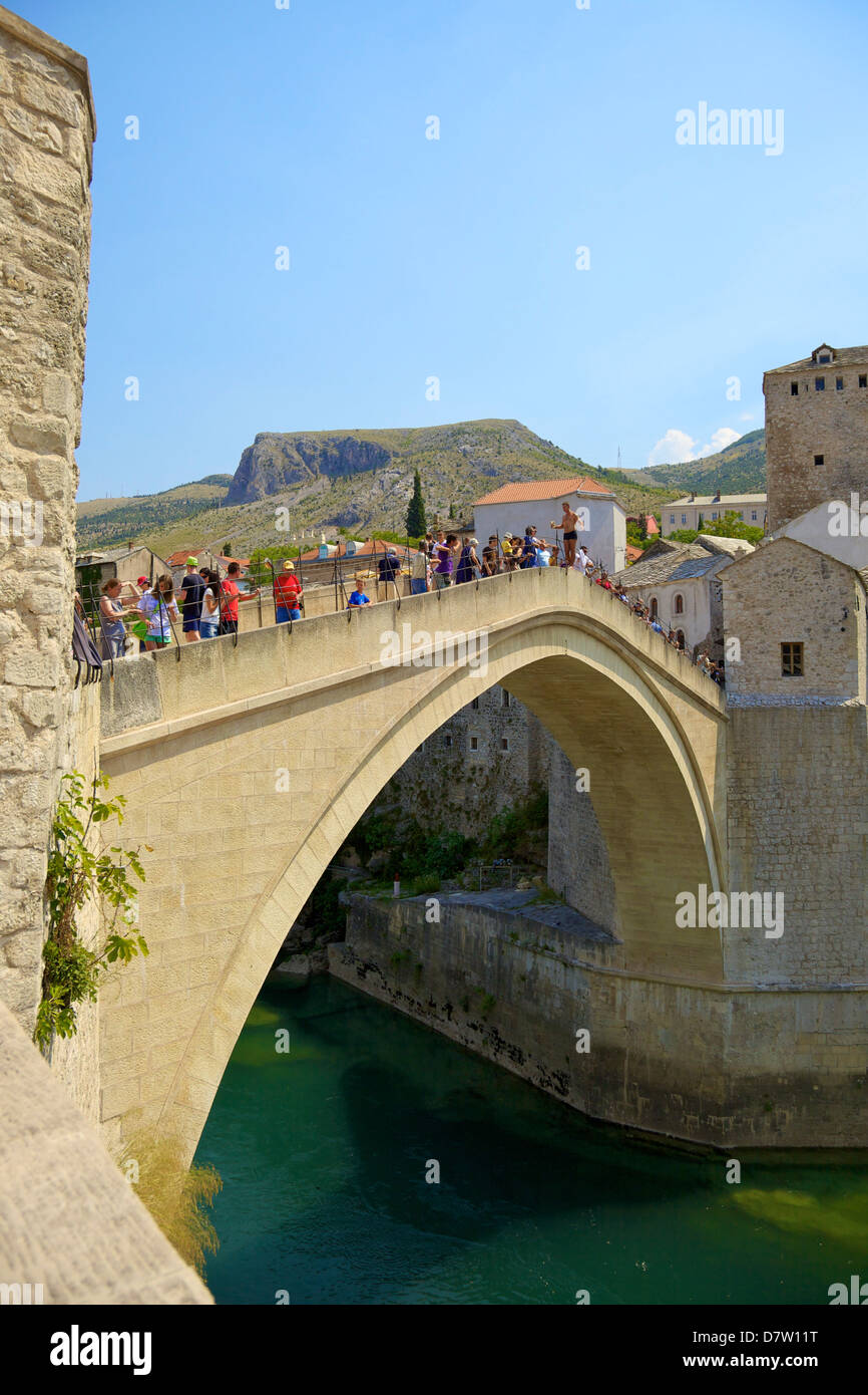 Vieux nouveau pont Banque de photographies et d’images à haute ...
