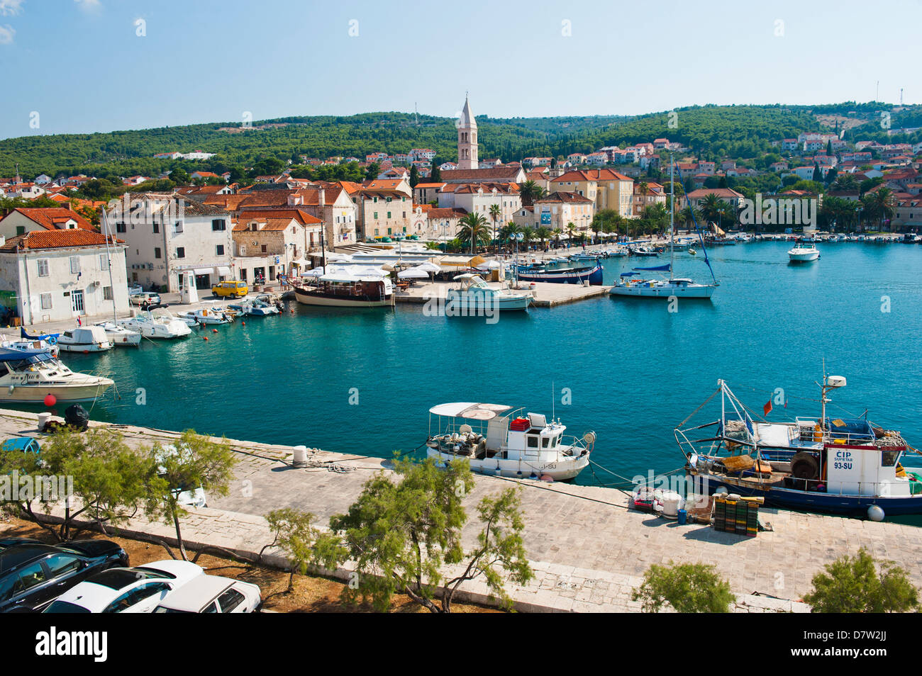 Port de Supetar, île de Brac, la côte dalmate, Adriatique, Croatie ...