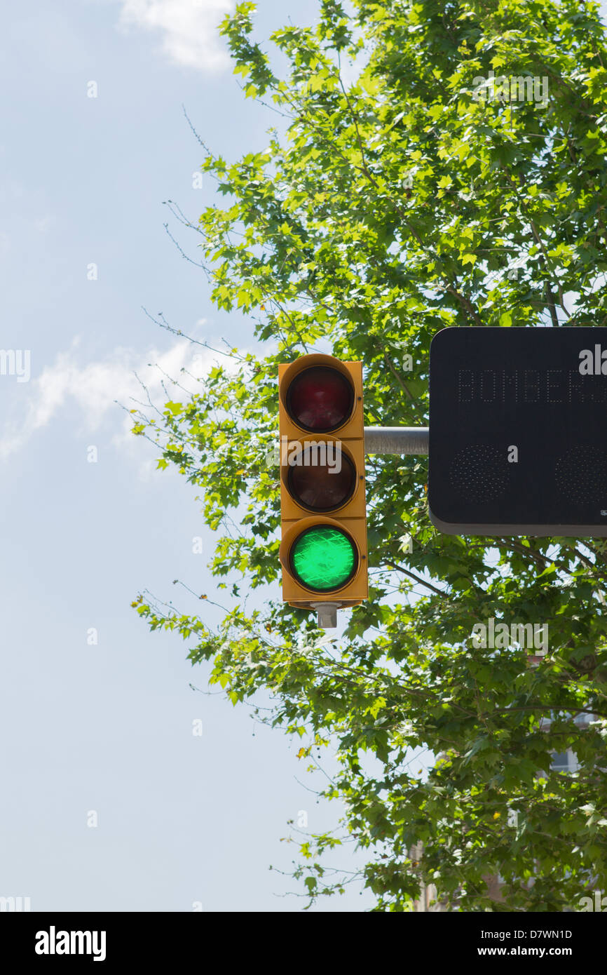 Feux de circulation avec feu vert Banque de photographies et d’images à ...