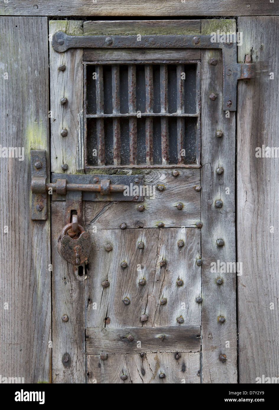 Vieille porte cellule de prison à Warwick Photo Stock - Alamy
